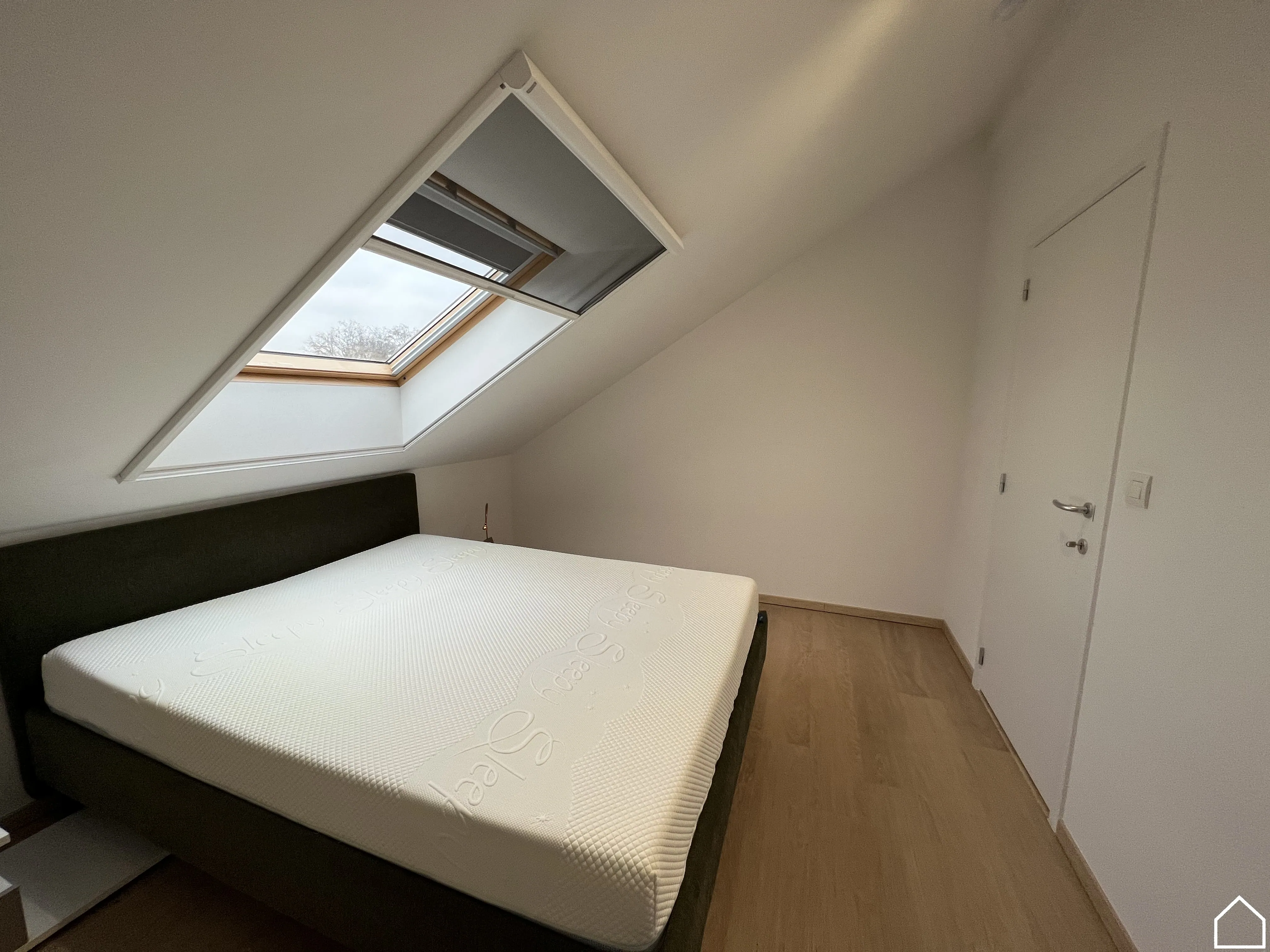 GEMEUBELD APPARTEMENT MET 2 SLAAPKAMERS EN GARAGE IN ZONNEBEKE ...